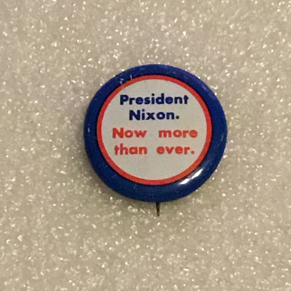 Vintage 1972 Nixon Re-Elect Campaign Button - Gem